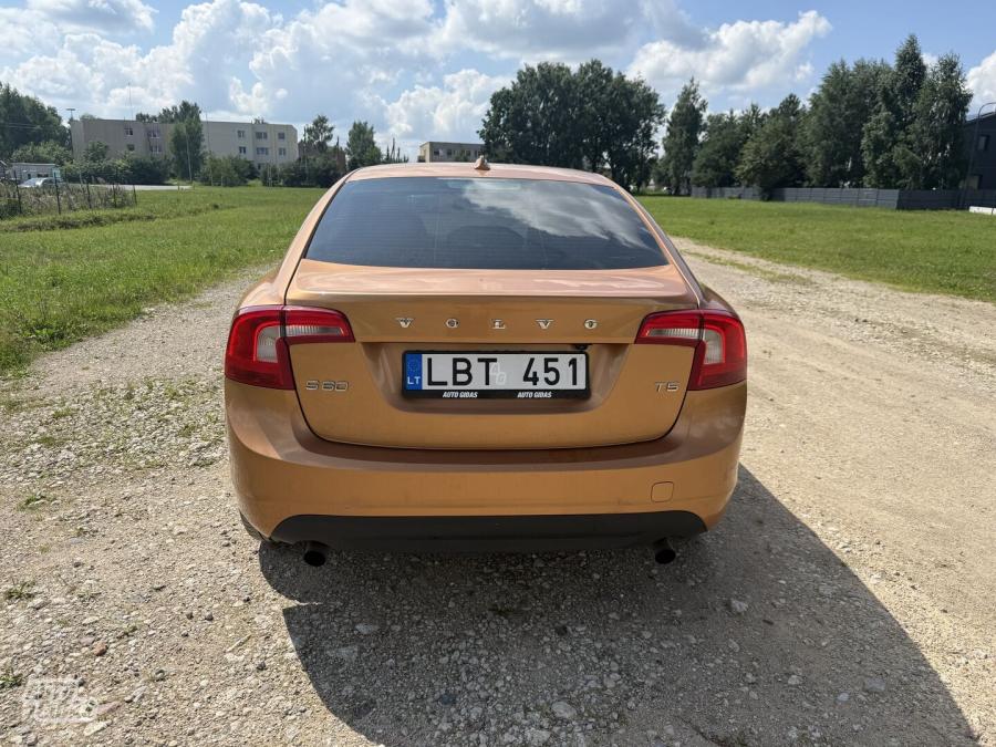 Volvo S60 2012 in Vilnius, with an engine capacity of 2.50 L and mileage of 180 thousand km for 6000 €, photo 5 on AUTOMOTO.COM.LV