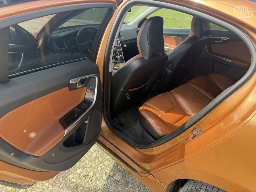 Volvo S60 2012 in Vilnius, with an engine capacity of 2.50 L and mileage of 180 thousand km for 6000 €, photo 10 on AUTOMOTO.COM.LV