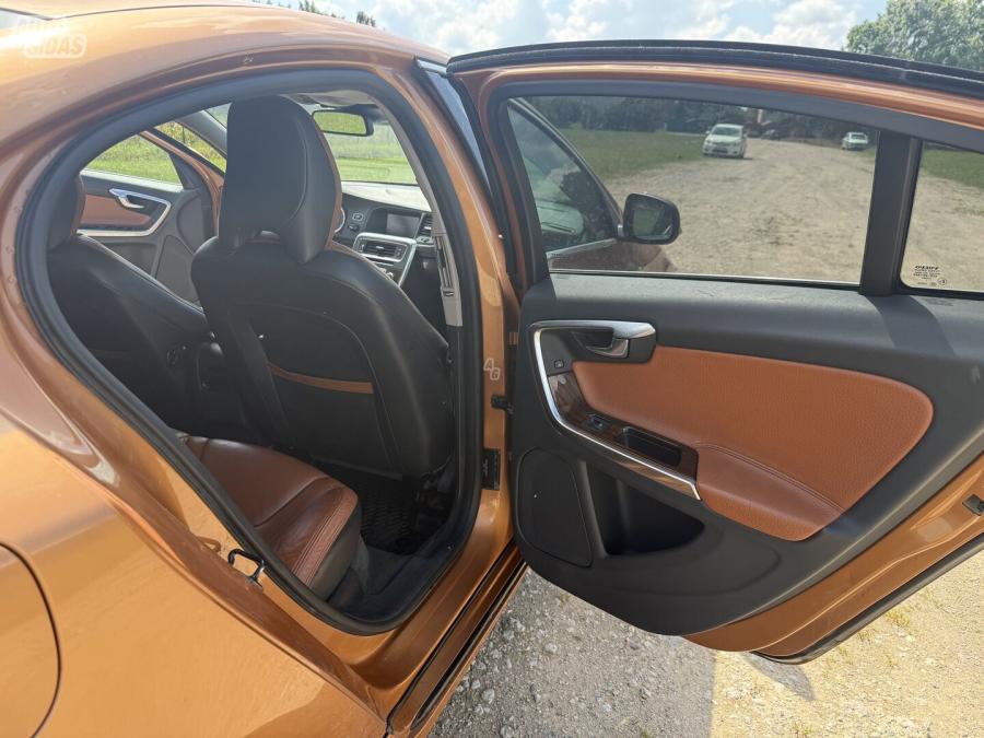 Volvo S60 2012 in Vilnius, with an engine capacity of 2.50 L and mileage of 180 thousand km for 6000 €, photo 12 on AUTOMOTO.COM.LV