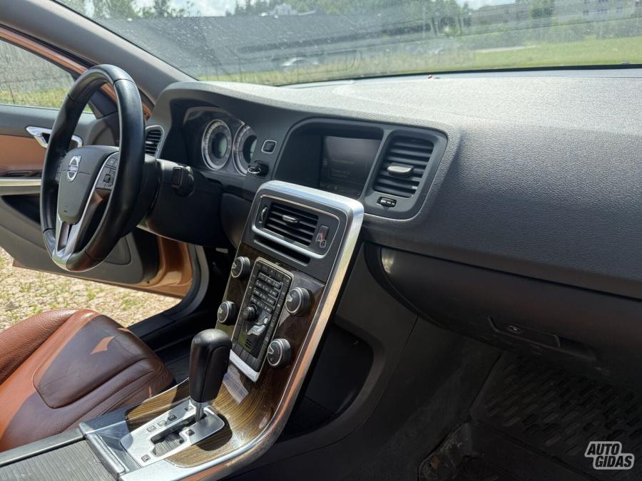 Volvo S60 2012 in Vilnius, with an engine capacity of 2.50 L and mileage of 180 thousand km for 6000 €, photo 15 on AUTOMOTO.COM.LV