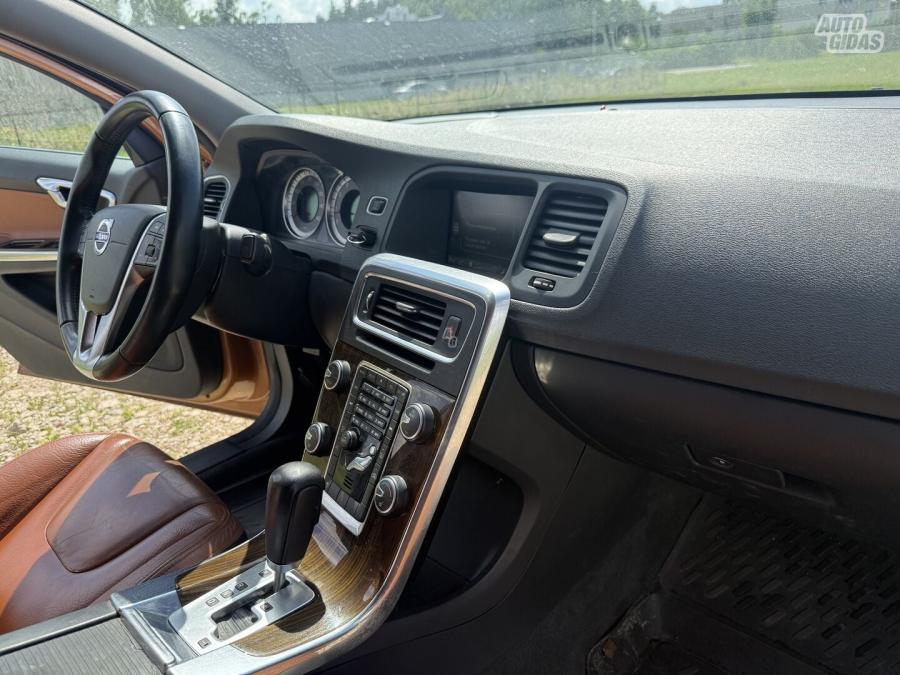 Volvo S60 2012 in Vilnius, with an engine capacity of 2.50 L and mileage of 180 thousand km for 5800 €, photo 15 on AUTOMOTO.COM.LV