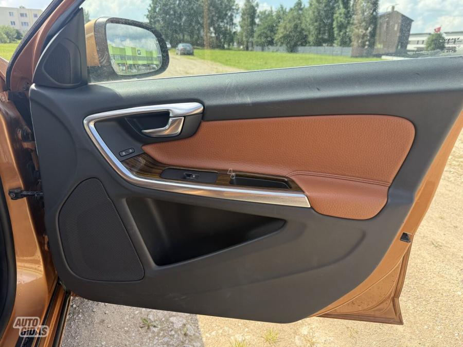 Volvo S60 2012 in Vilnius, with an engine capacity of 2.50 L and mileage of 180 thousand km for 5800 €, photo 16 on AUTOMOTO.COM.LV