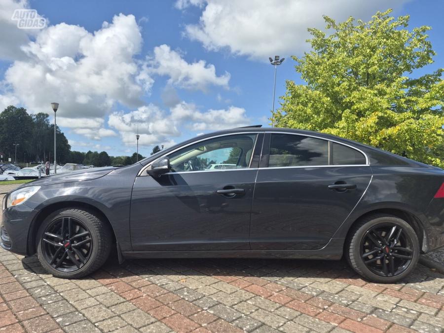 Volvo S60 2012 in Silute, with an engine capacity of 2.50 L and mileage of 288 thousand km for 6250 €, photo 6 on AUTOMOTO.COM.LV