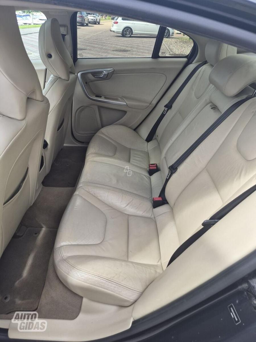 Volvo S60 2012 in Silute, with an engine capacity of 2.50 L and mileage of 288 thousand km for 6250 €, photo 15 on AUTOMOTO.COM.LV