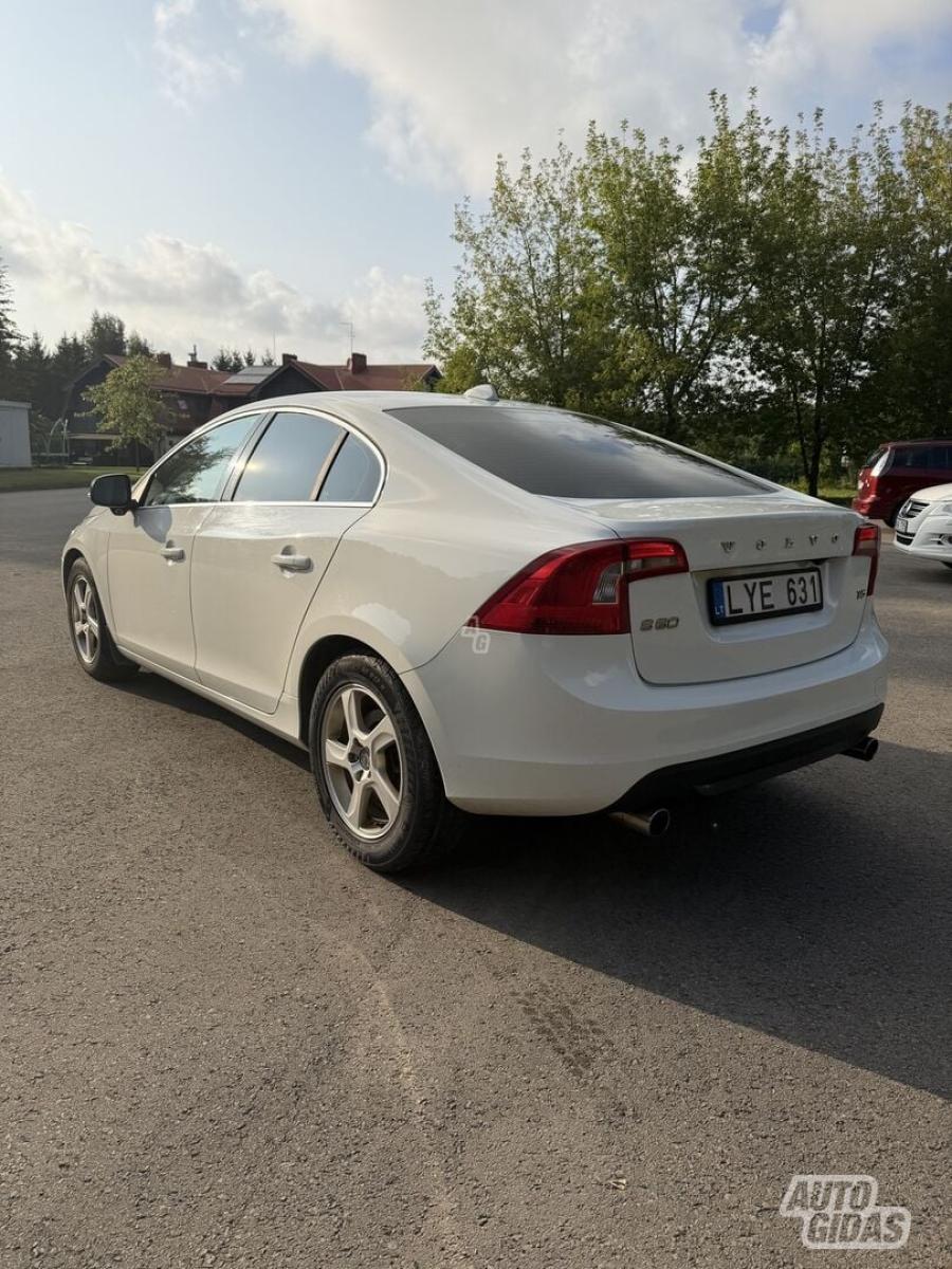 Volvo S60 2012 Klaipėda, ar dzinēja tilpumu 2.50 L un nobraukumu 168 tūkst. km par 6500 €, foto 4 vietnē AUTOMOTO.COM.LV