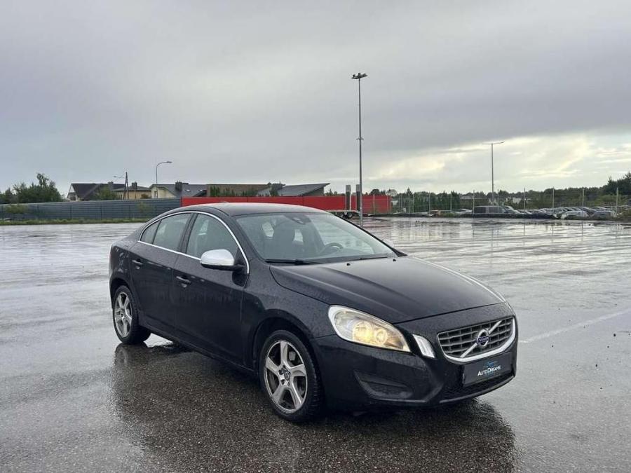 Volvo S60 2012 in Vilnius, with an engine capacity of 1.98 L and mileage of 319 thousand km for 6700 €, photo 3 on AUTOMOTO.COM.LV