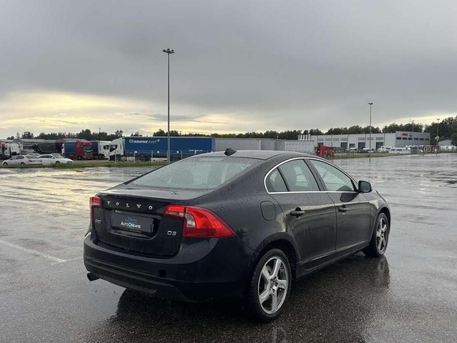 Volvo S60 2012 in Vilnius, with an engine capacity of 1.98 L and mileage of 319 thousand km for 6700 €, photo 4 on AUTOMOTO.COM.LV