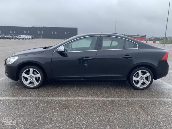 Volvo S60 2012 Viļņa, ar dzinēja tilpumu 2.00 L un nobraukumu 319 tūkst. km par 6500 €, foto 9 vietnē AUTOMOTO.COM.LV