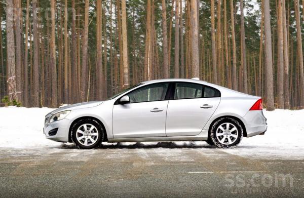 Volvo S60 2013 Rīga, ar dzinēja tilpumu 1.60 L un nobraukumu 131 tūkst. km par 5590 €, foto 4 vietnē AUTOMOTO.COM.LV