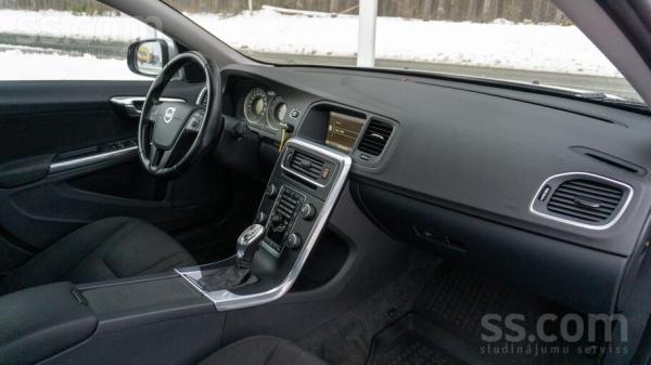 Volvo S60 2013 Rīga, ar dzinēja tilpumu 1.60 L un nobraukumu 131 tūkst. km par 5590 €, foto 10 vietnē AUTOMOTO.COM.LV