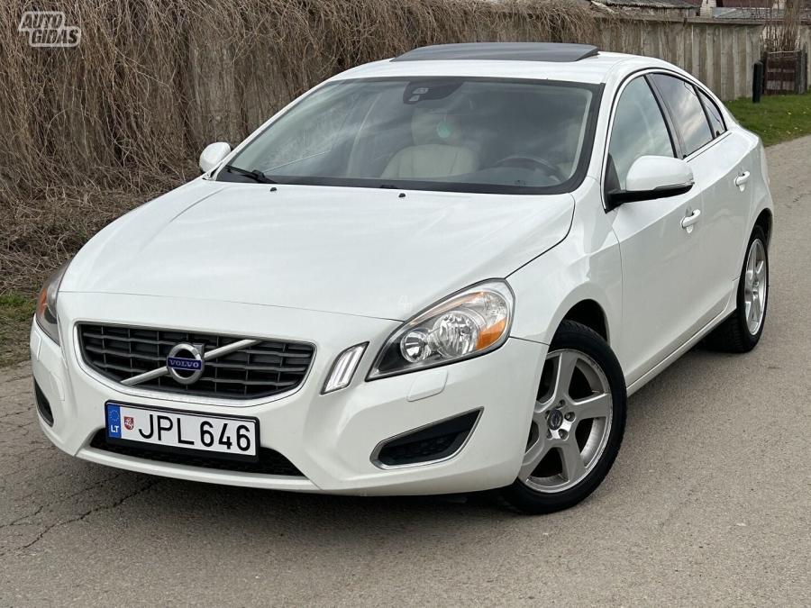 Volvo S60 2013 in Mazeikiai, with an engine capacity of 2.50 L and mileage of 212 thousand km for 5350 €, photo 3 on AUTOMOTO.COM.LV
