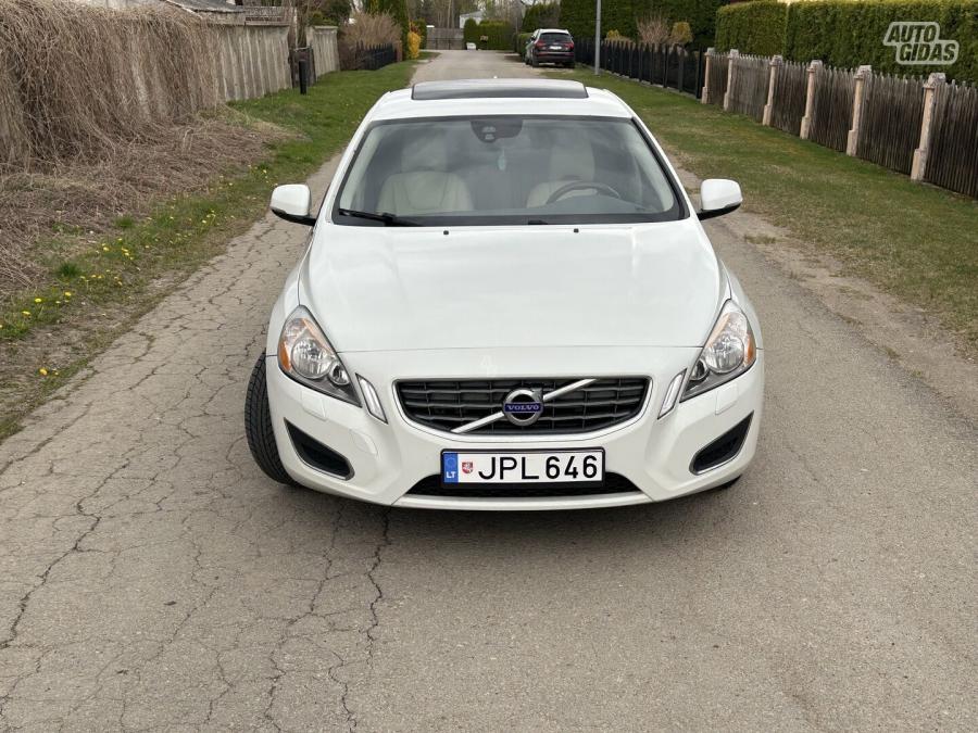 Volvo S60 2013 in Mazeikiai, with an engine capacity of 2.50 L and mileage of 212 thousand km for 5350 €, photo 4 on AUTOMOTO.COM.LV