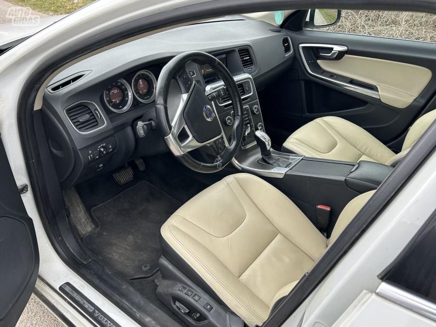 Volvo S60 2013 in Mazeikiai, with an engine capacity of 2.50 L and mileage of 212 thousand km for 5350 €, photo 9 on AUTOMOTO.COM.LV