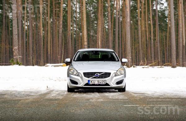 Volvo S60 2013 Rīga, ar dzinēja tilpumu 1.60 L un nobraukumu 131 tūkst. km par 3990 €, foto 3 vietnē AUTOMOTO.COM.LV