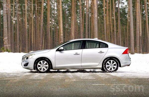 Volvo S60 2013 Rīga, ar dzinēja tilpumu 1.60 L un nobraukumu 131 tūkst. km par 3990 €, foto 4 vietnē AUTOMOTO.COM.LV