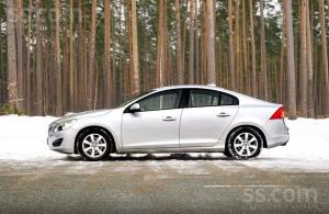 Volvo S60 2013 Rīga, ar dzinēja tilpumu 1.60 L un nobraukumu 131 tūkst. km par 3990 €, foto 5 vietnē AUTOMOTO.COM.LV