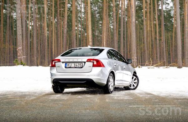 Volvo S60 2013 Rīga, ar dzinēja tilpumu 1.60 L un nobraukumu 131 tūkst. km par 3990 €, foto 5 vietnē AUTOMOTO.COM.LV