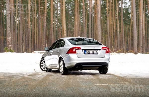 Volvo S60 2013 Rīga, ar dzinēja tilpumu 1.60 L un nobraukumu 131 tūkst. km par 3990 €, foto 7 vietnē AUTOMOTO.COM.LV