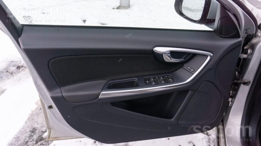Volvo S60 2013 Rīga, ar dzinēja tilpumu 1.60 L un nobraukumu 131 tūkst. km par 3990 €, foto 23 vietnē AUTOMOTO.COM.LV