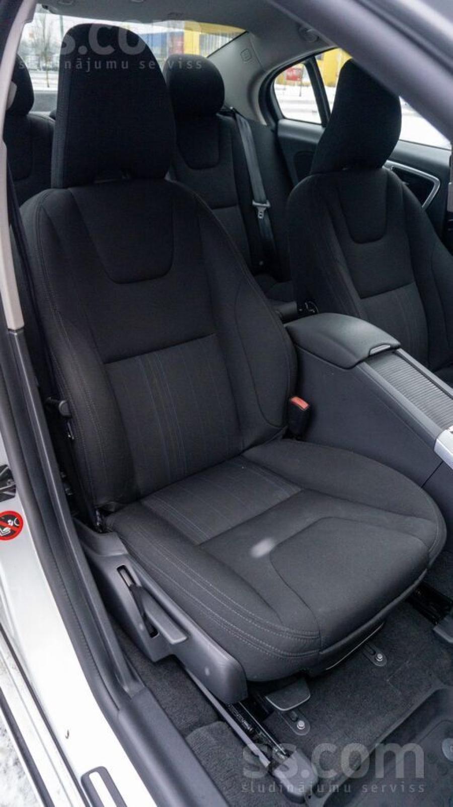 Volvo S60 2013 Rīga, ar dzinēja tilpumu 1.60 L un nobraukumu 131 tūkst. km par 3990 €, foto 26 vietnē AUTOMOTO.COM.LV