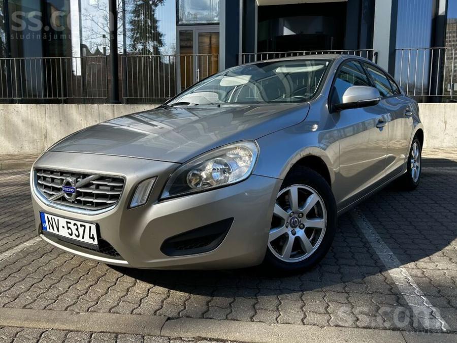 Volvo S60 2013 in Riga, with an engine capacity of 1.60 L and mileage of 416 thousand km for 2600 €, photo 5 on AUTOMOTO.COM.LV