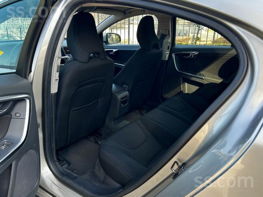 Volvo S60 2013 in Riga, with an engine capacity of 1.60 L and mileage of 416 thousand km for 2600 €, photo 12 on AUTOMOTO.COM.LV