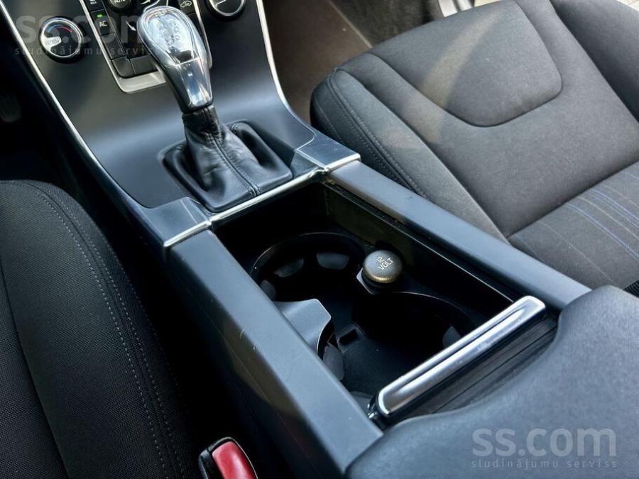 Volvo S60 2013 in Riga, with an engine capacity of 1.60 L and mileage of 416 thousand km for 2600 €, photo 14 on AUTOMOTO.COM.LV