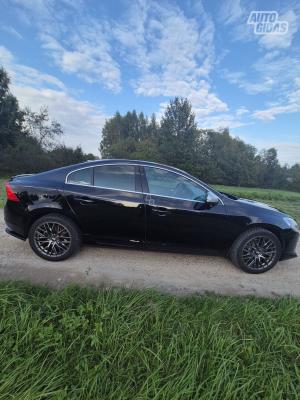 Volvo S60 2013 Viļņa, ar dzinēja tilpumu 2.50 L un nobraukumu 186 tūkst. km par 7500 €, foto 9 vietnē AUTOMOTO.COM.LV