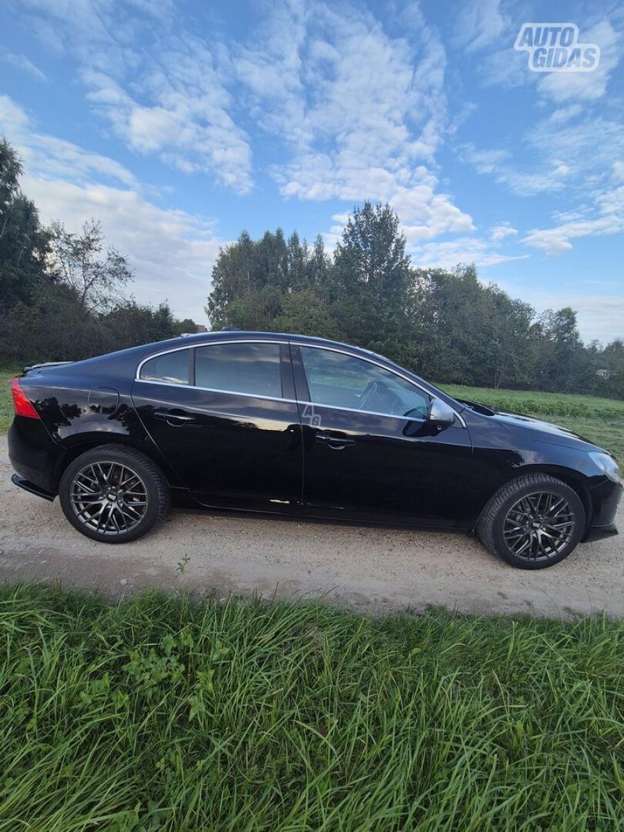 Volvo S60 2013 Viļņa, ar dzinēja tilpumu 2.50 L un nobraukumu 186 tūkst. km par 7500 €, foto 9 vietnē AUTOMOTO.COM.LV