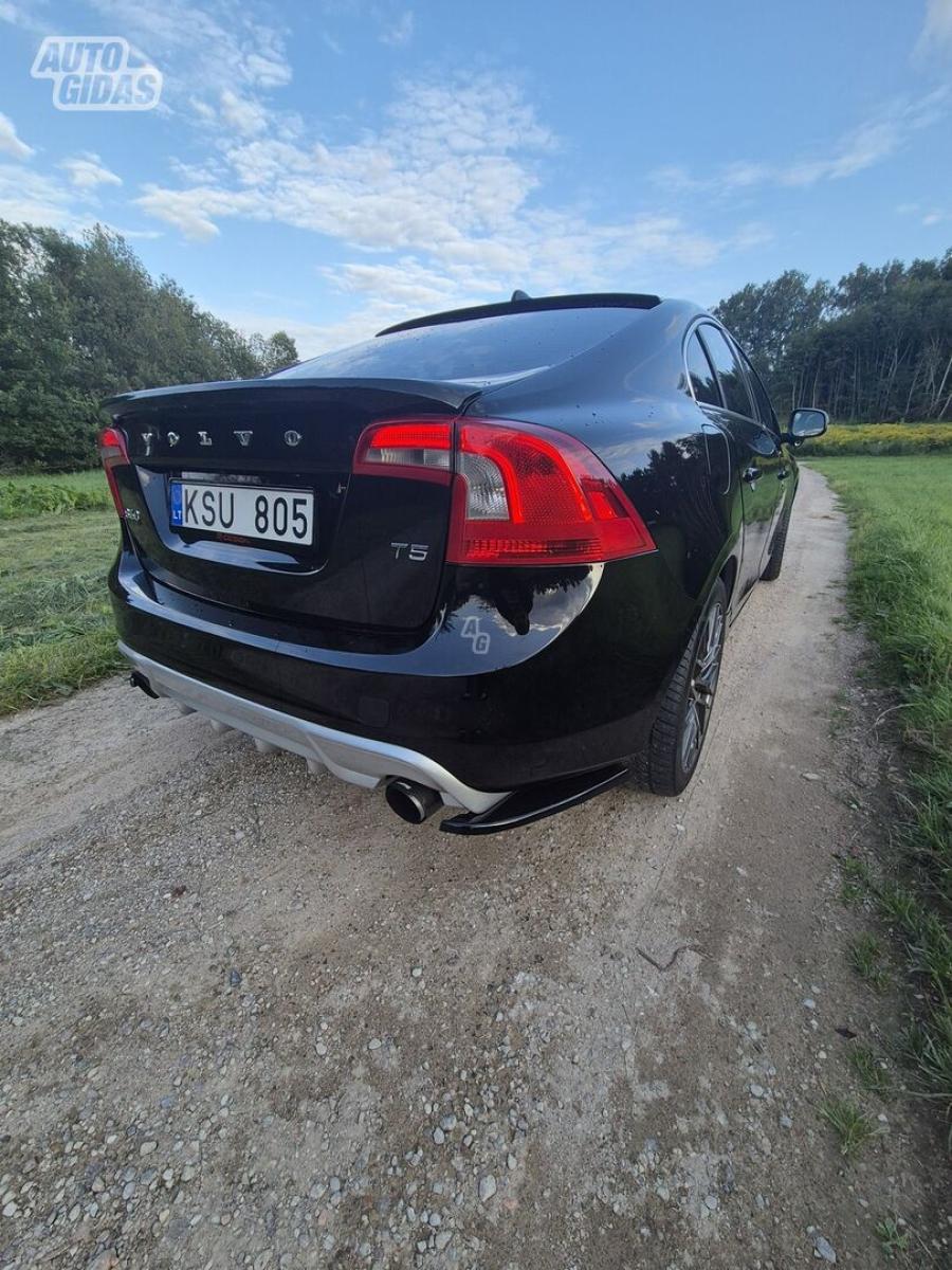 Volvo S60 2013 Viļņa, ar dzinēja tilpumu 2.50 L un nobraukumu 186 tūkst. km par 7500 €, foto 11 vietnē AUTOMOTO.COM.LV