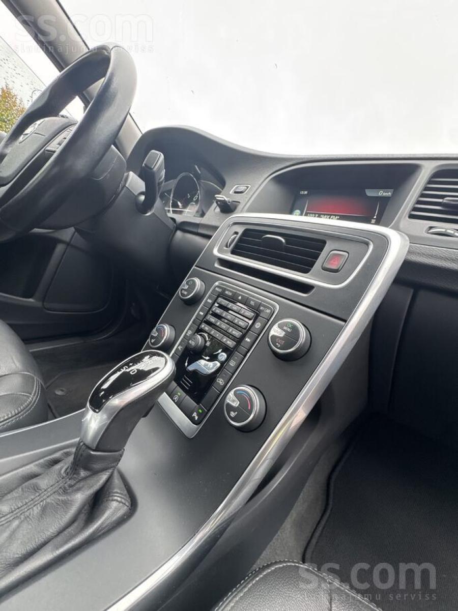 Volvo S60 2014 Rīga, ar dzinēja tilpumu 1.60 L un nobraukumu 160 tūkst. km par 6490 €, foto 15 vietnē AUTOMOTO.COM.LV