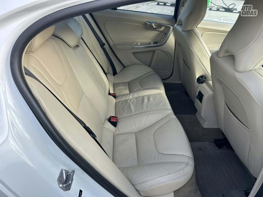 Volvo S60 2014 Šauļi, ar dzinēja tilpumu 2.50 L un nobraukumu 159 tūkst. km par 6900 €, foto 20 vietnē AUTOMOTO.COM.LV