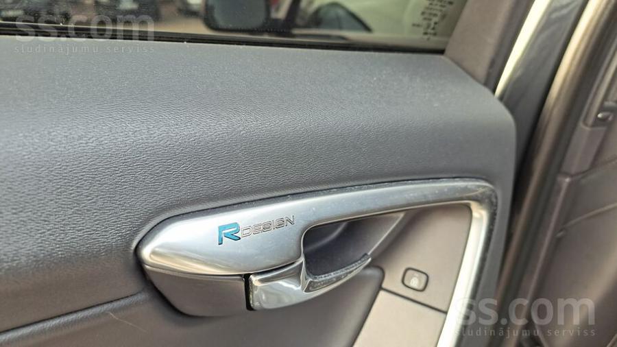Volvo S60 2015 in Riga, with an engine capacity of 2.00 L and mileage of 328 thousand km for 6990 €, photo 20 on AUTOMOTO.COM.LV