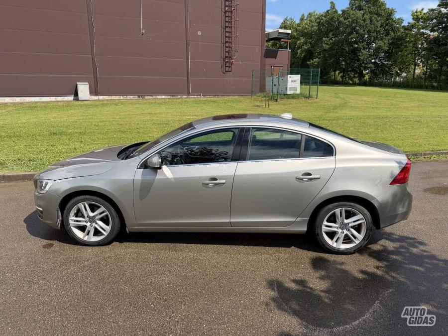 Volvo S60 2015 in Mazeikiai, with an engine capacity of 2.00 L and mileage of 270 thousand km for 7800 €, photo 7 on AUTOMOTO.COM.LV