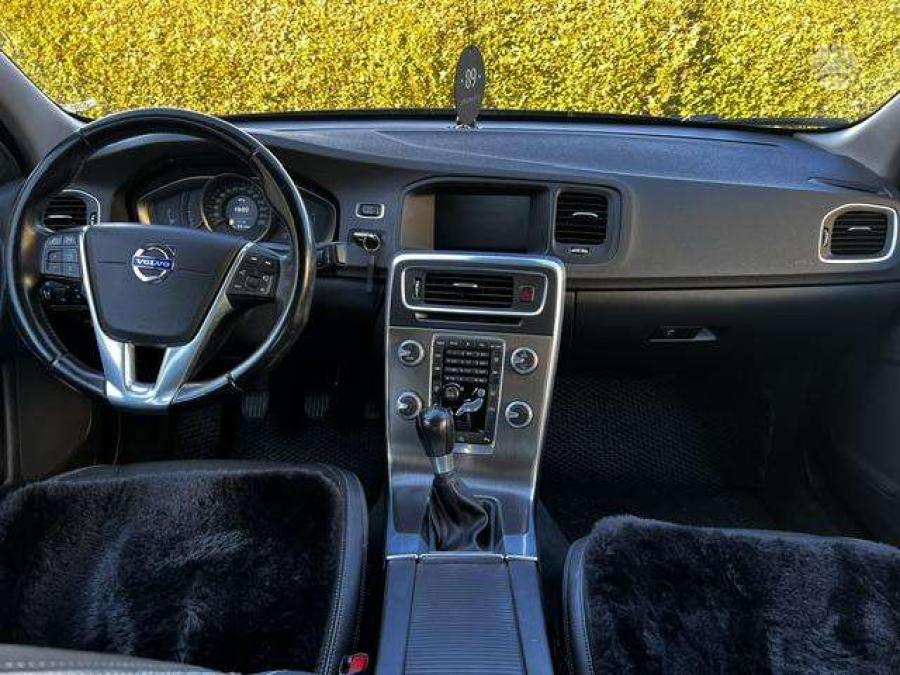 Volvo S60 2015 Skuodas, ar dzinēja tilpumu 1.98 L un nobraukumu 259 tūkst. km par 9500 €, foto 4 vietnē AUTOMOTO.COM.LV