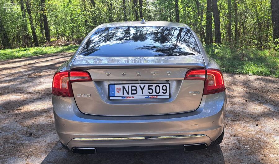 Volvo S60 2016 in Vilnius, with an engine capacity of 2.00 L and mileage of 119 thousand km for 11800 €, photo 6 on AUTOMOTO.COM.LV