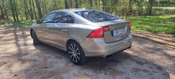 Volvo S60 2016 in Vilnius, with an engine capacity of 2.00 L and mileage of 119 thousand km for 11800 €, photo 8 on AUTOMOTO.COM.LV