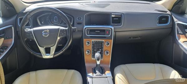 Volvo S60 2016 in Vilnius, with an engine capacity of 2.00 L and mileage of 119 thousand km for 11800 €, photo 9 on AUTOMOTO.COM.LV