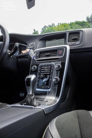 Volvo S60 2016 in Kaunas, with an engine capacity of 2.00 L and mileage of 157 thousand km for 9200 €, photo 14 on AUTOMOTO.COM.LV