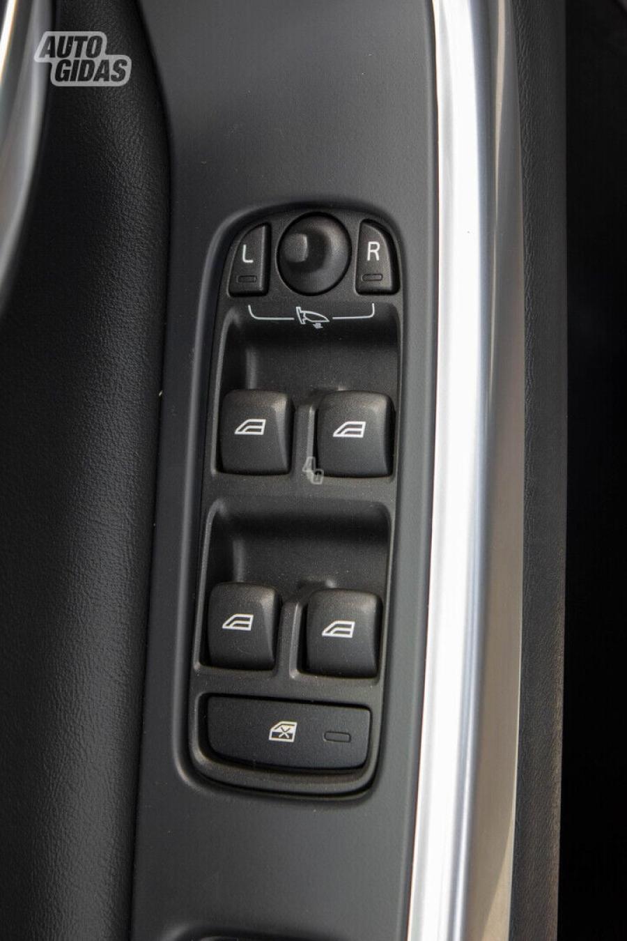 Volvo S60 2016 in Kaunas, with an engine capacity of 2.00 L and mileage of 157 thousand km for 9200 €, photo 18 on AUTOMOTO.COM.LV