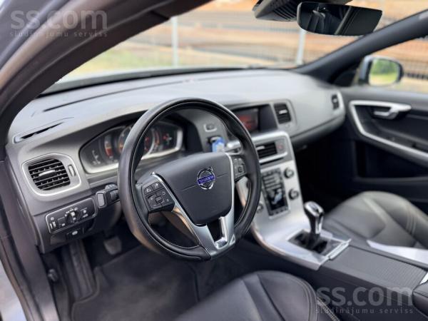 Volvo S60 2017 in Riga, with an engine capacity of 2.00 L and mileage of 265 thousand km for 9995 €, photo 9 on AUTOMOTO.COM.LV