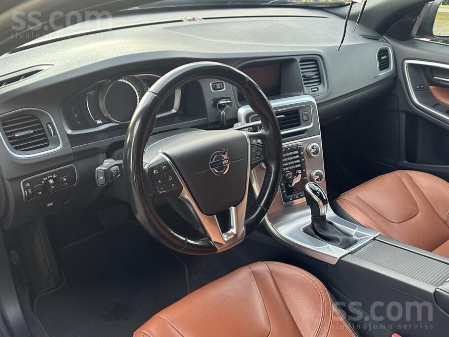 Volvo S60 2017 Rīga, ar dzinēja tilpumu 2.00 L un nobraukumu 142 tūkst. km par 11390 €, foto 8 vietnē AUTOMOTO.COM.LV