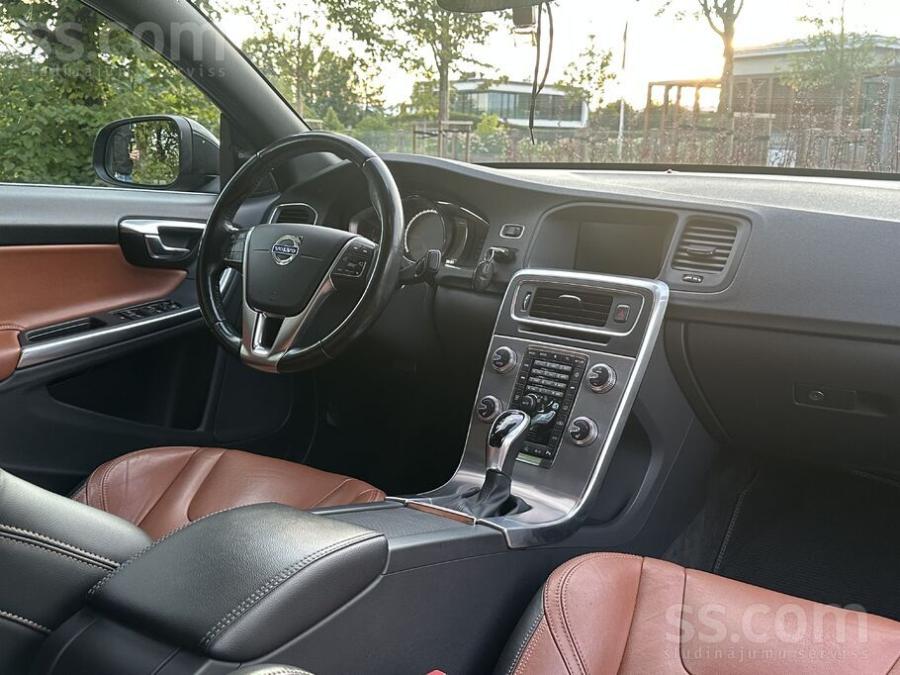 Volvo S60 2017 Rīga, ar dzinēja tilpumu 2.00 L un nobraukumu 142 tūkst. km par 11390 €, foto 12 vietnē AUTOMOTO.COM.LV