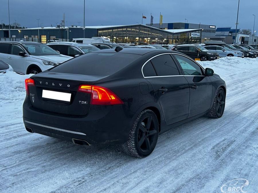 Volvo S60 2018 Viļņa, ar dzinēja tilpumu 1.97 L un nobraukumu 157 tūkst. km par 9900 €, foto 2 vietnē AUTOMOTO.COM.LV