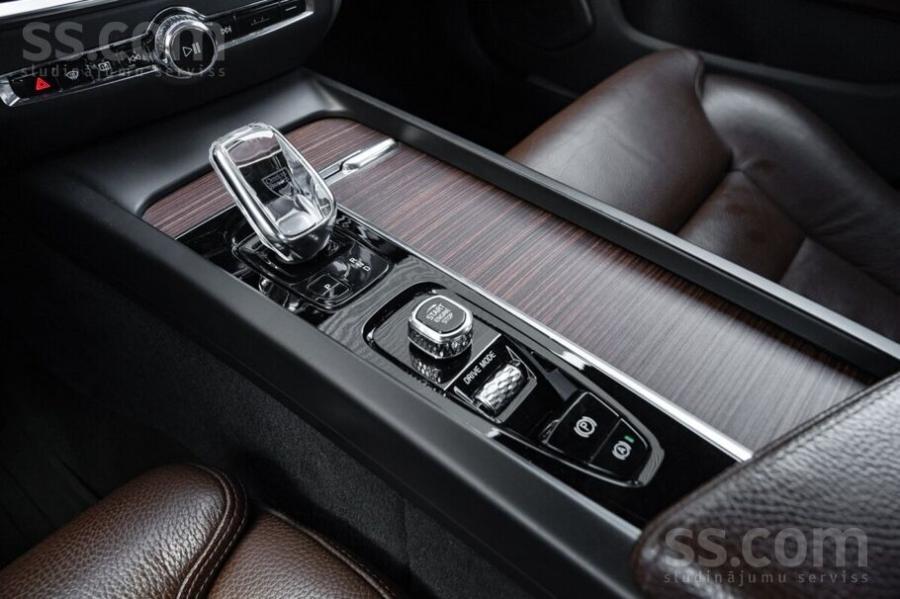 Volvo S60 2021 Rīga, ar dzinēja tilpumu 2.00 L un nobraukumu 100 tūkst. km par 23550 €, foto 24 vietnē AUTOMOTO.COM.LV