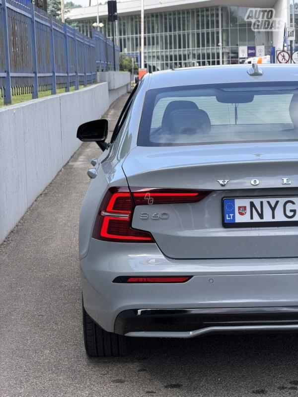 Volvo S60 2025 Viļņa, ar dzinēja tilpumu 2.00 L un nobraukumu 22 tūkst. km par 30000 €, foto 3 vietnē AUTOMOTO.COM.LV