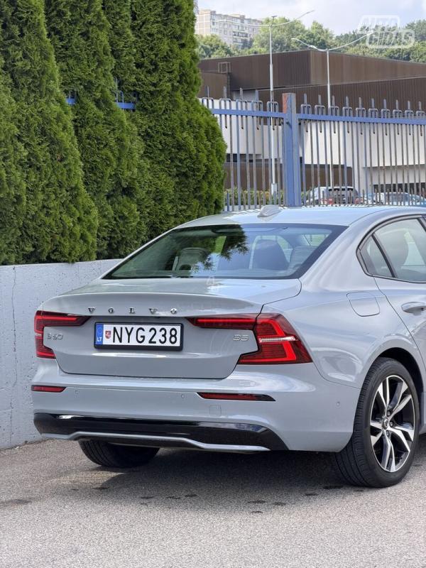 Volvo S60 2025 Viļņa, ar dzinēja tilpumu 2.00 L un nobraukumu 22 tūkst. km par 30000 €, foto 6 vietnē AUTOMOTO.COM.LV