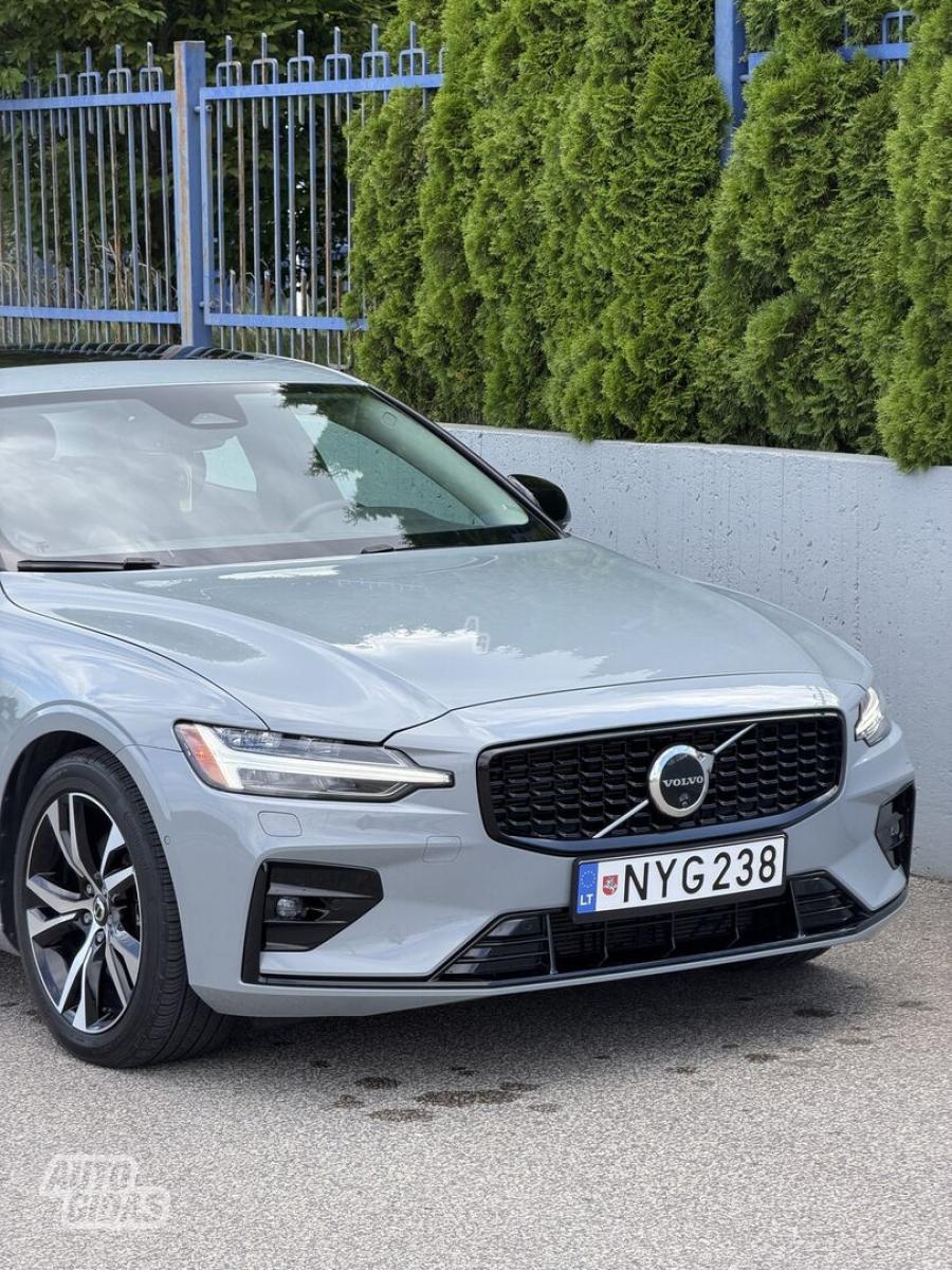 Volvo S60 2025 in Vilnius, with an engine capacity of 2.00 L and mileage of 22 thousand km for 30000 €, photo 9 on AUTOMOTO.COM.LV