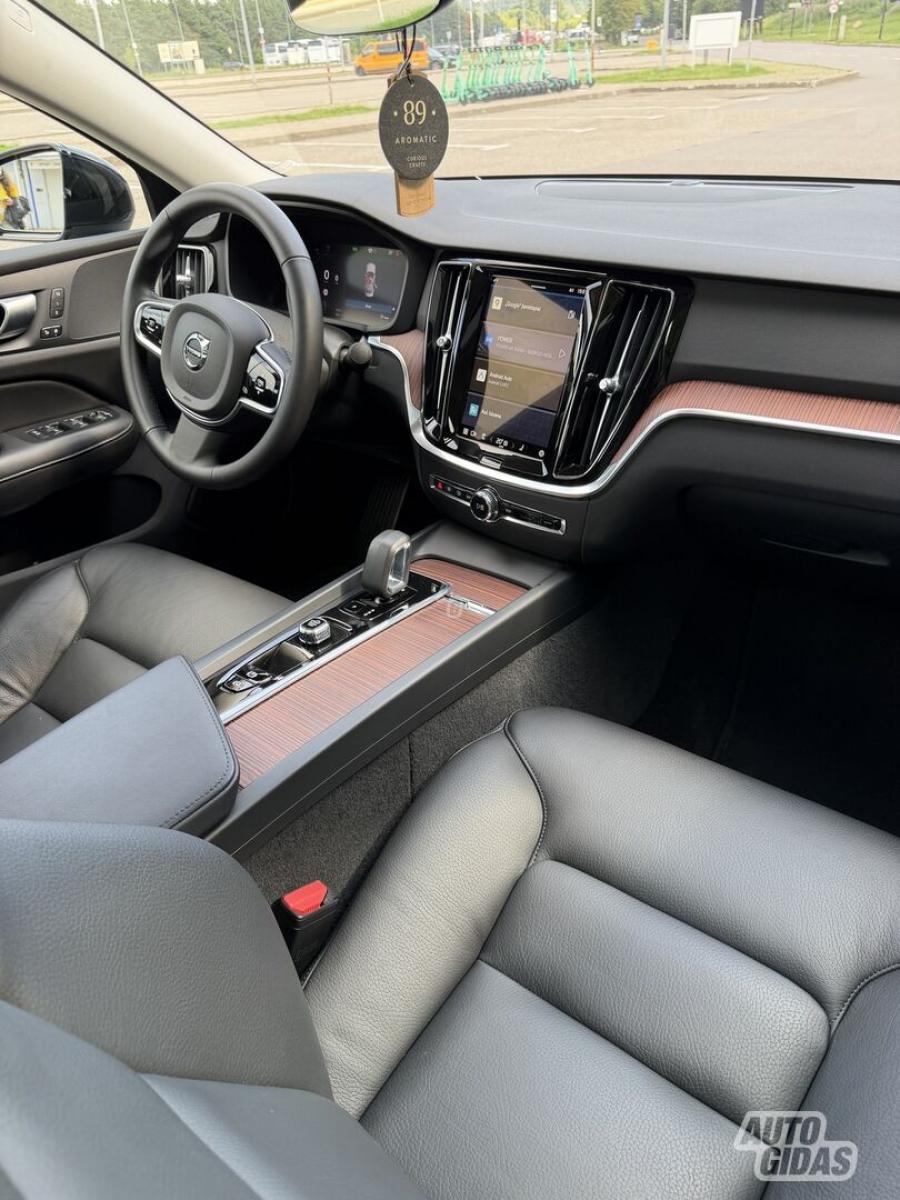 Volvo S60 2025 in Vilnius, with an engine capacity of 2.00 L and mileage of 22 thousand km for 30000 €, photo 15 on AUTOMOTO.COM.LV