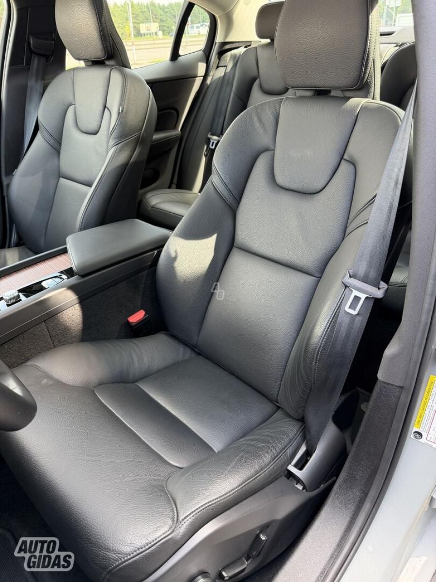 Volvo S60 2025 in Vilnius, with an engine capacity of 2.00 L and mileage of 22 thousand km for 30000 €, photo 27 on AUTOMOTO.COM.LV